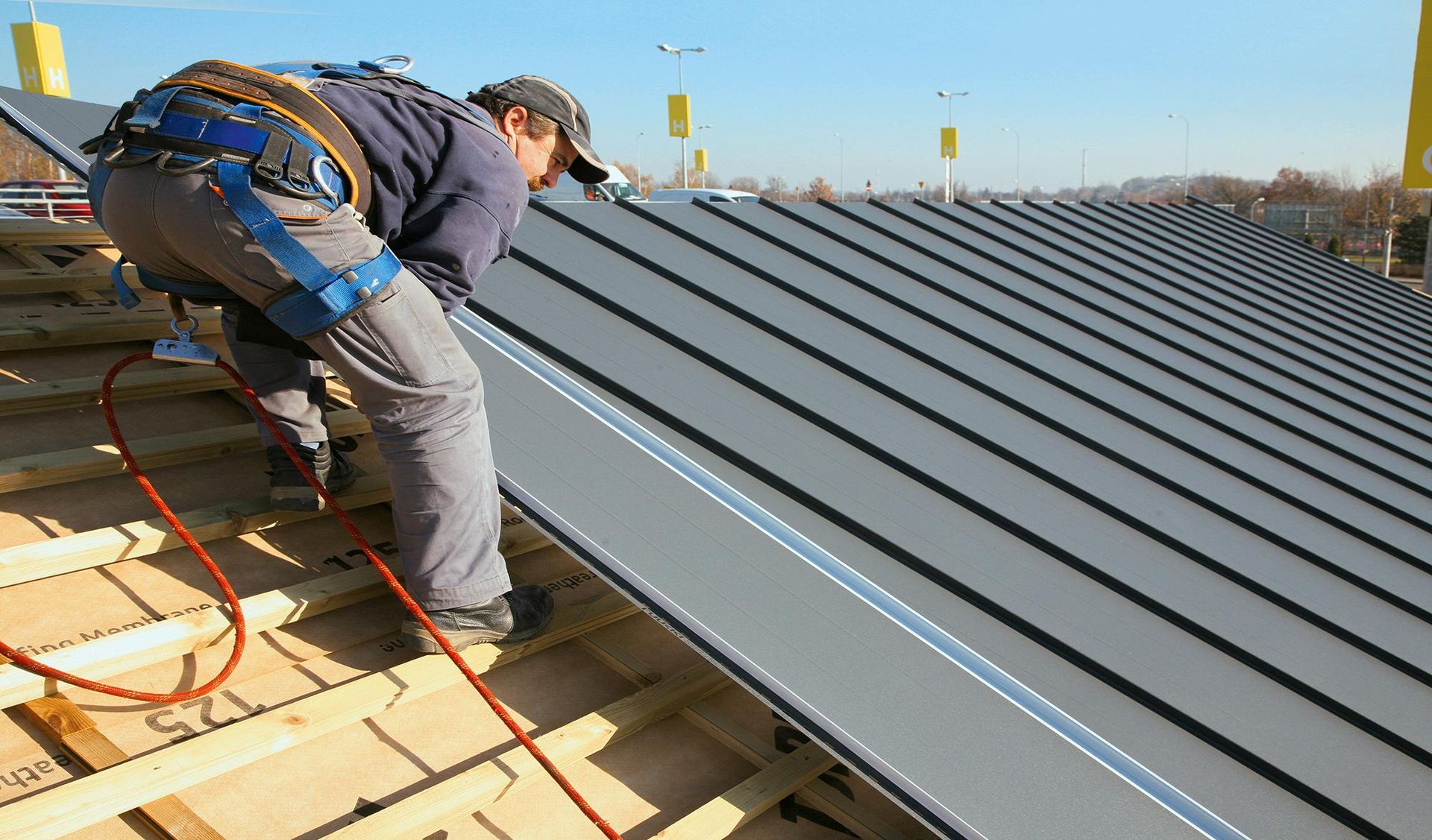 Blacha dachowa na rąbek: rodzaje paneli, montaż i izolacja. Trend ...