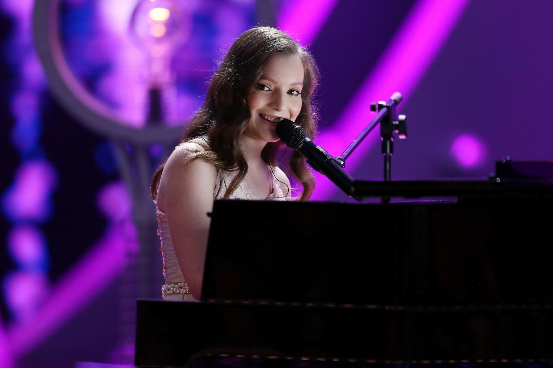 Sanah wybuchnęła śmiechem i przerwała występ. Powodem niespodziewany ...