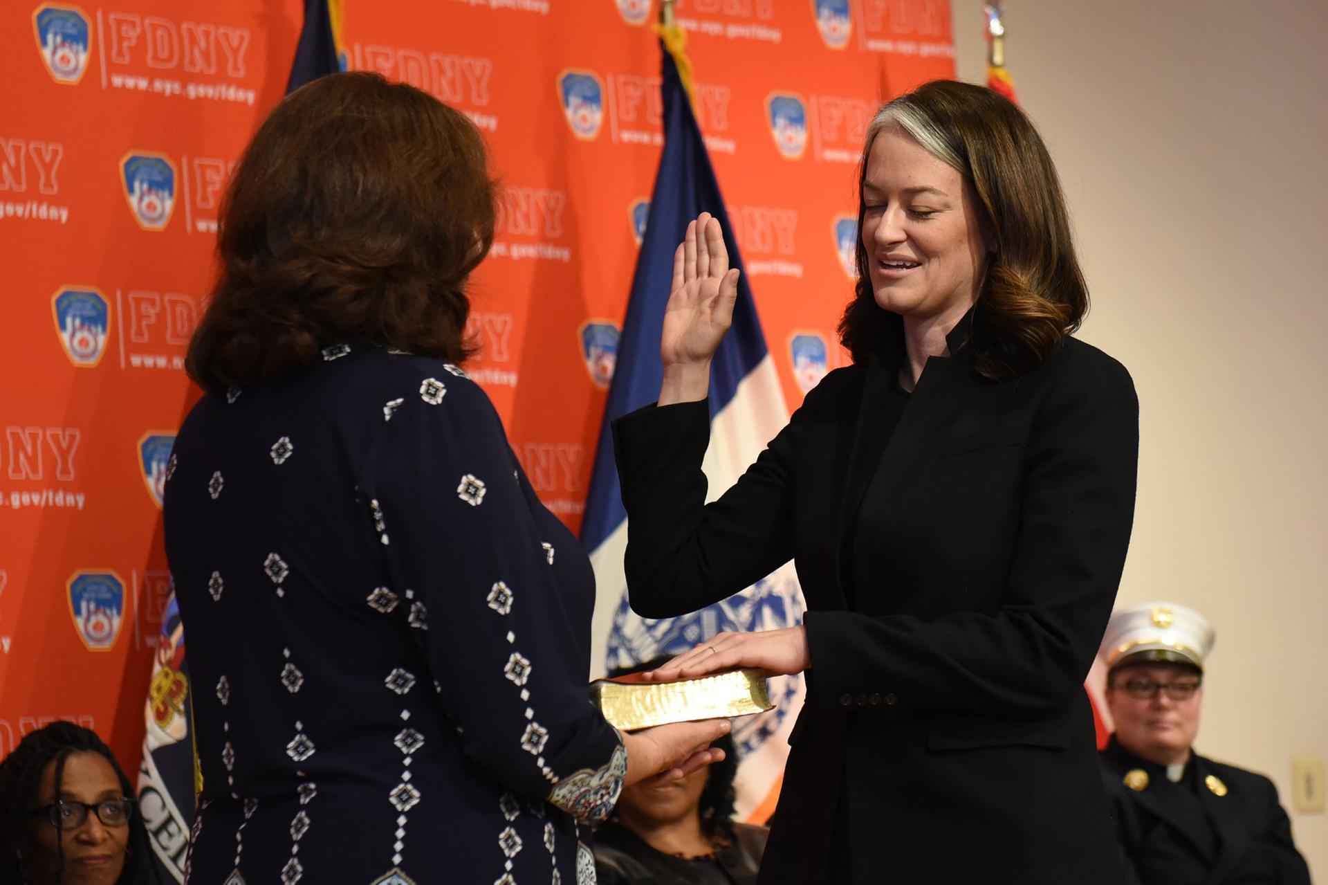 Laura Kavanagh (39 l.) pokieruje FDNY. Kobieta na czele strażaków ...