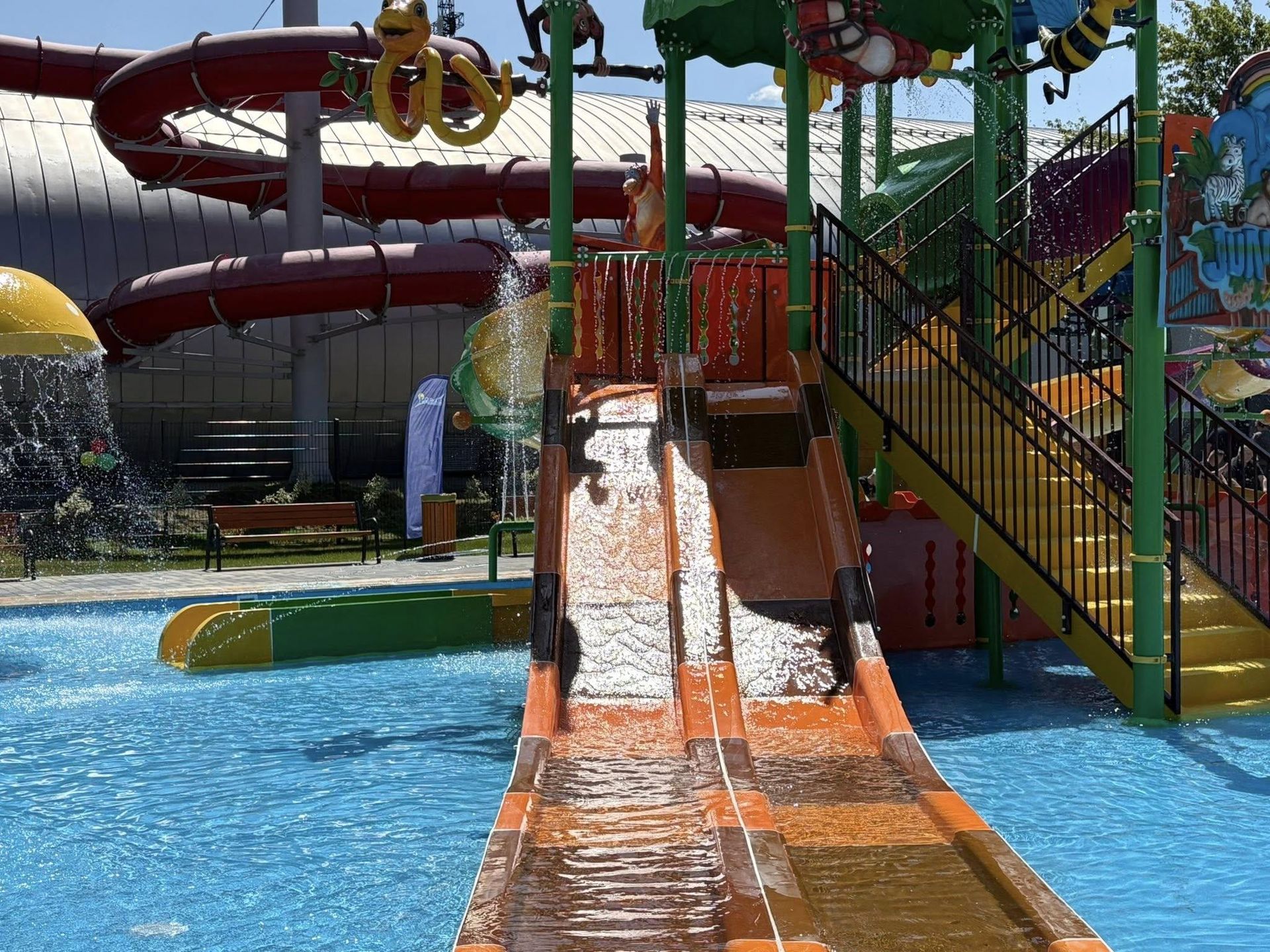 Nowe miejsce pod Warszawą idealne na upały. Czekają basen, boisko ...