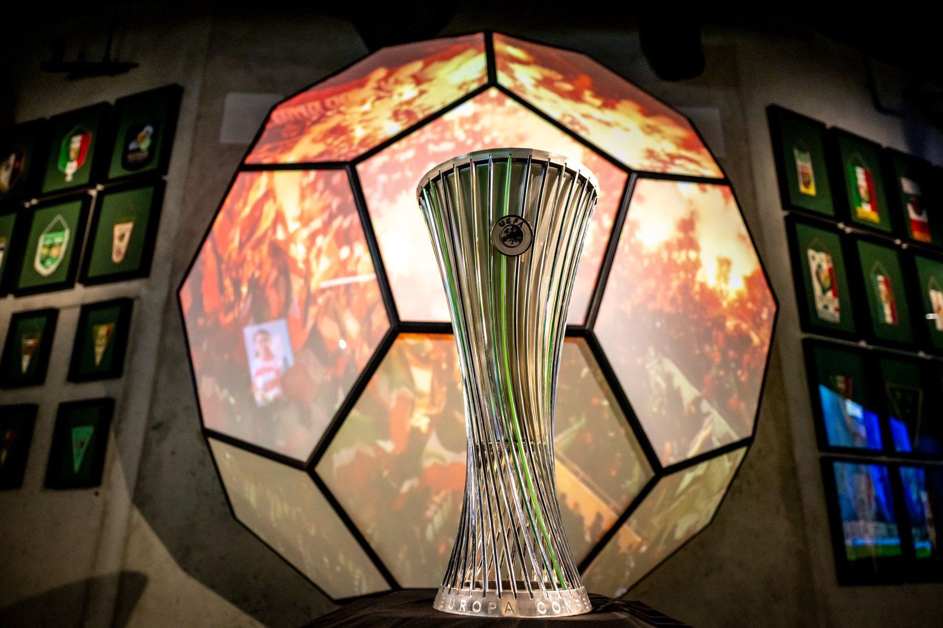 Puchar Ligi Konferencji Europy na wystawie w muzeum Śląska Wrocław ...