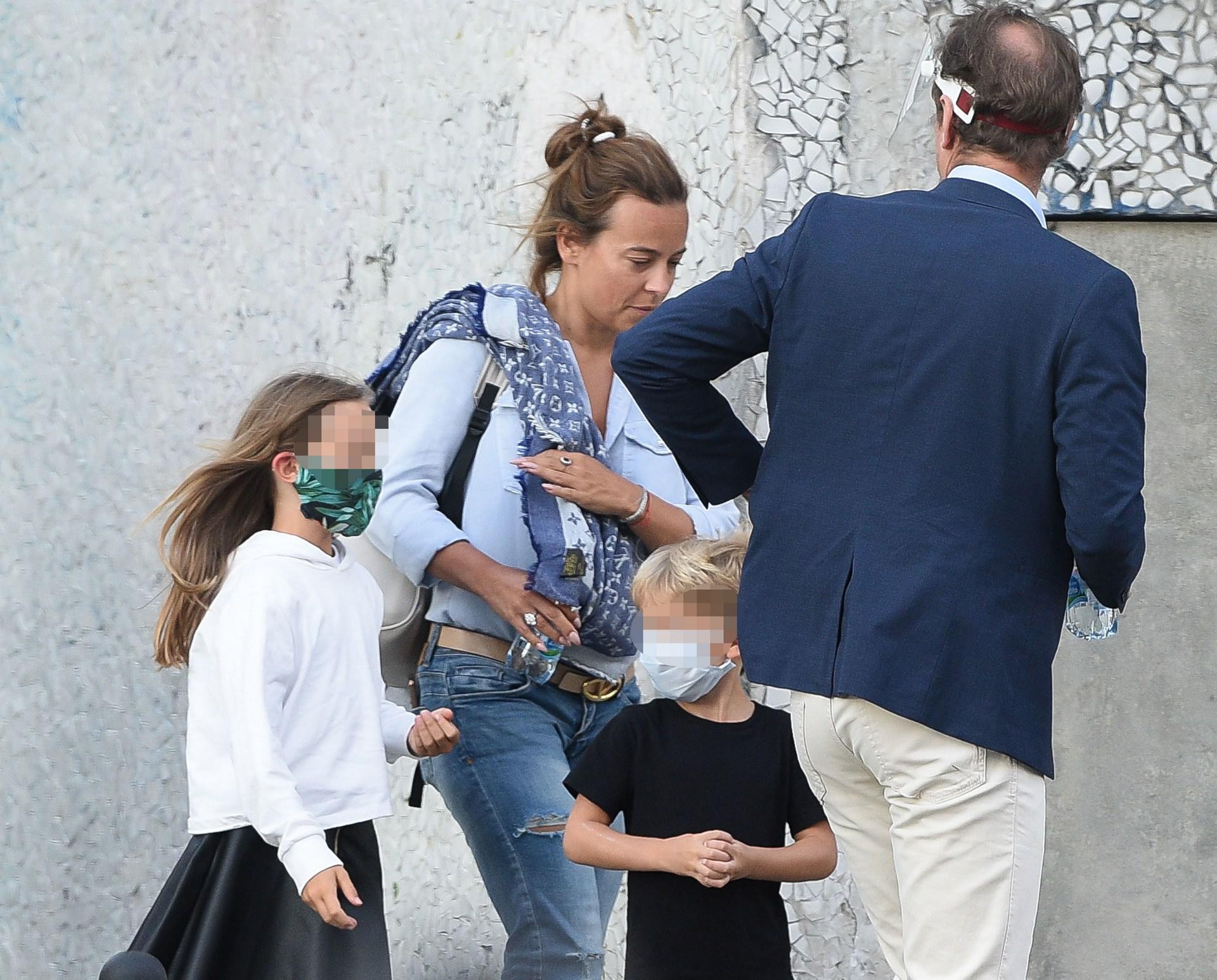 Mucha z młodszym ukochanym paraduje BEZ MAKIJAŻU. Już się nie kryją ...