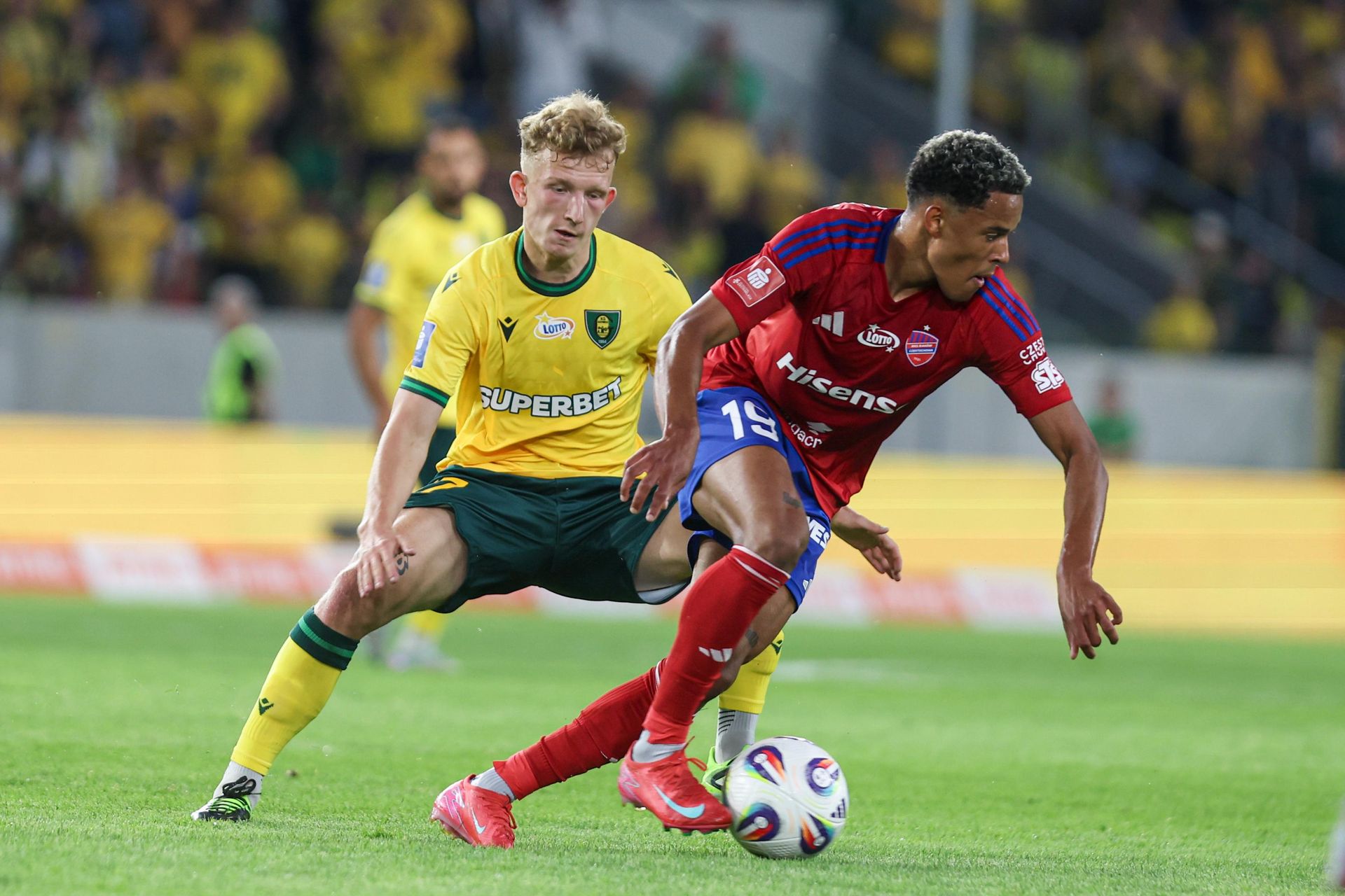 Raków wygrywa w Katowicach, jego skrzydłowy z mocnym sygnałem dla ...