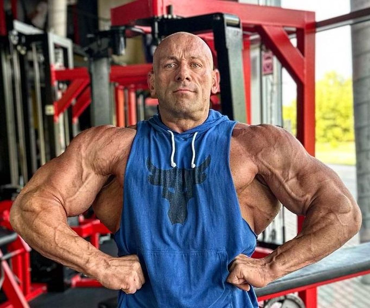 Robert Burneika przekazał smutne wieści. Nie żyje jego mama - Super ...