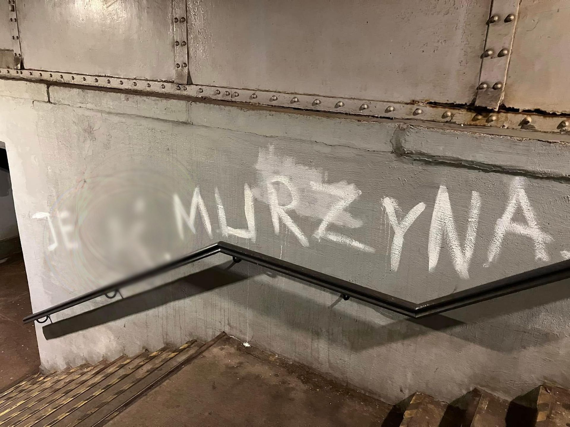 Rasistowskie hasła na dworcu kolejowym pod Wrocławiem. "Zaraz zniszczą ...