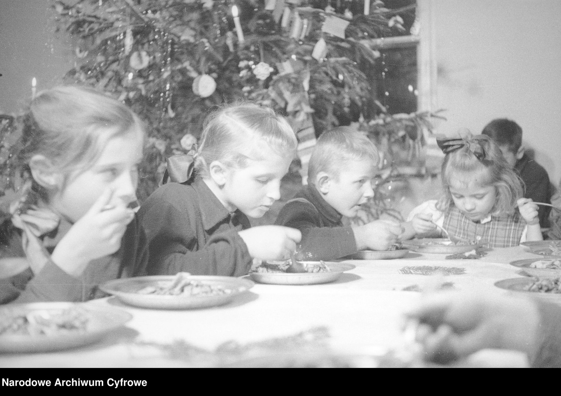 QUIZ PRL. PRL-owskie święta na talerzu: Czy dasz radę rozwiązać to kulinarne wyzwanie? - Super ...