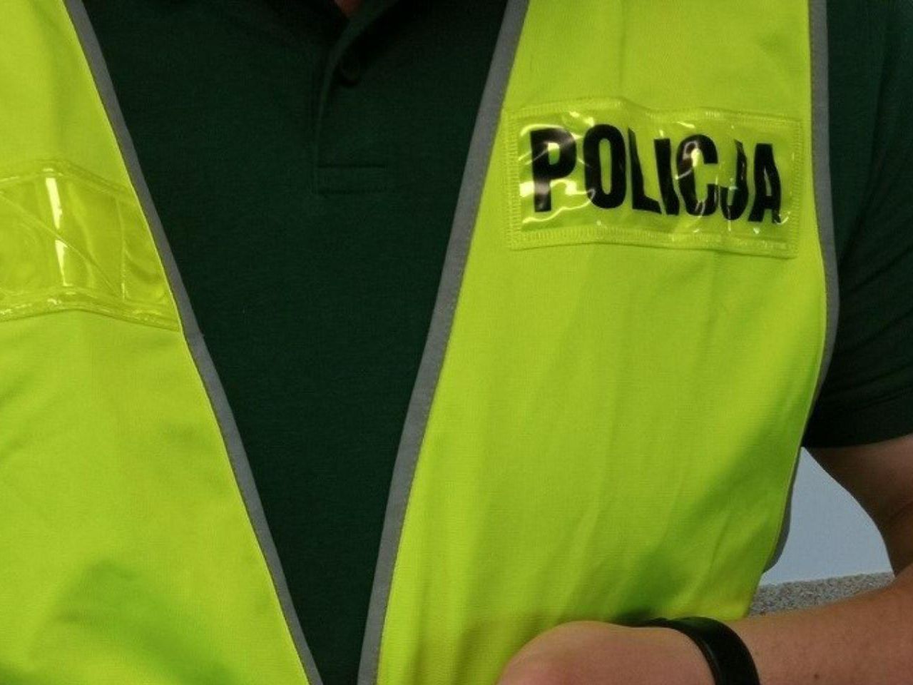 Bosy trzylatek w samej bieliźnie błąkał się po ulicy w Łodzi. Matka była pijana. Spała z ...