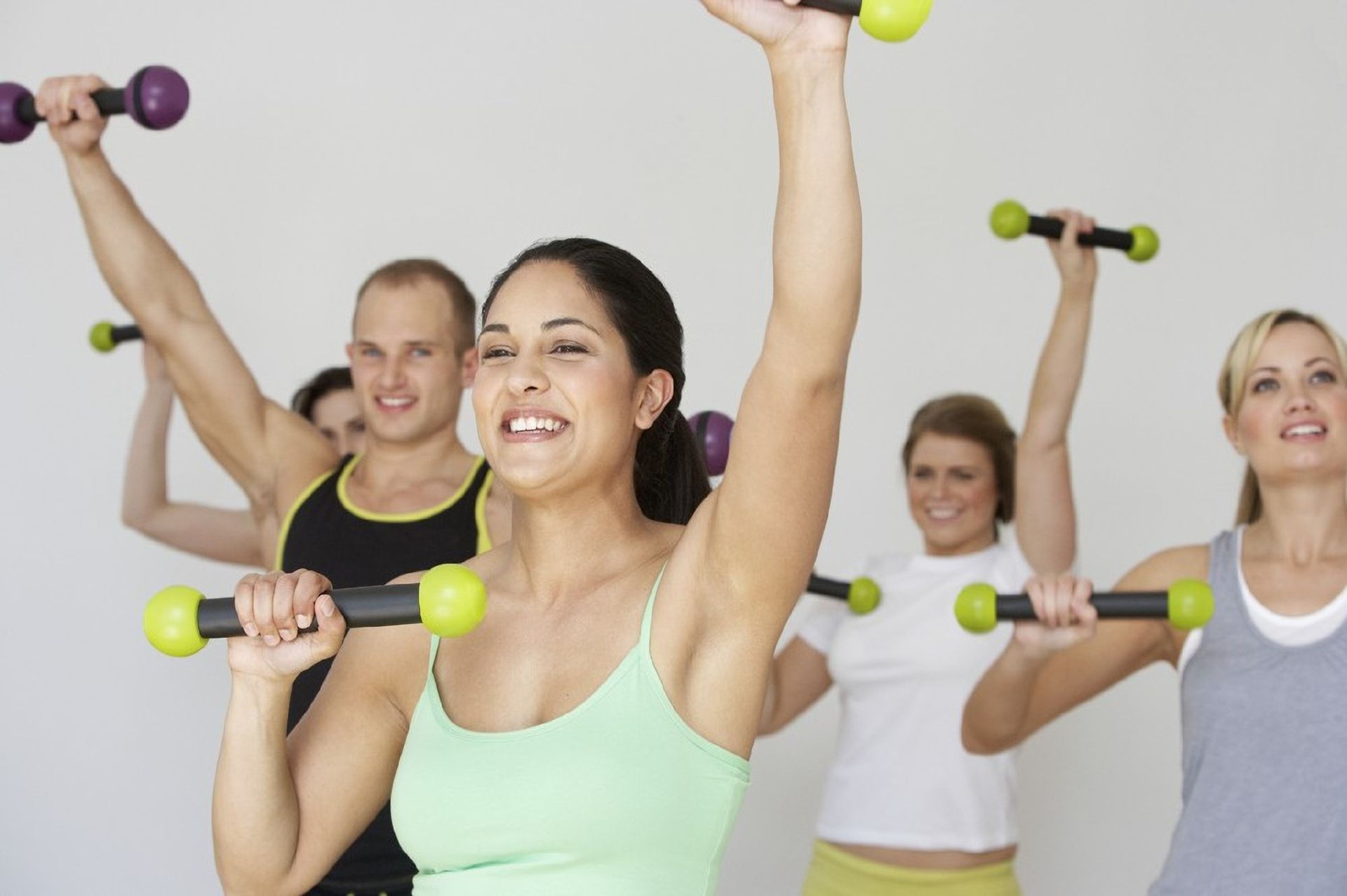 Zumba Toning - co to jest? Jakie efekty daje trening zumby z toning sticks?
