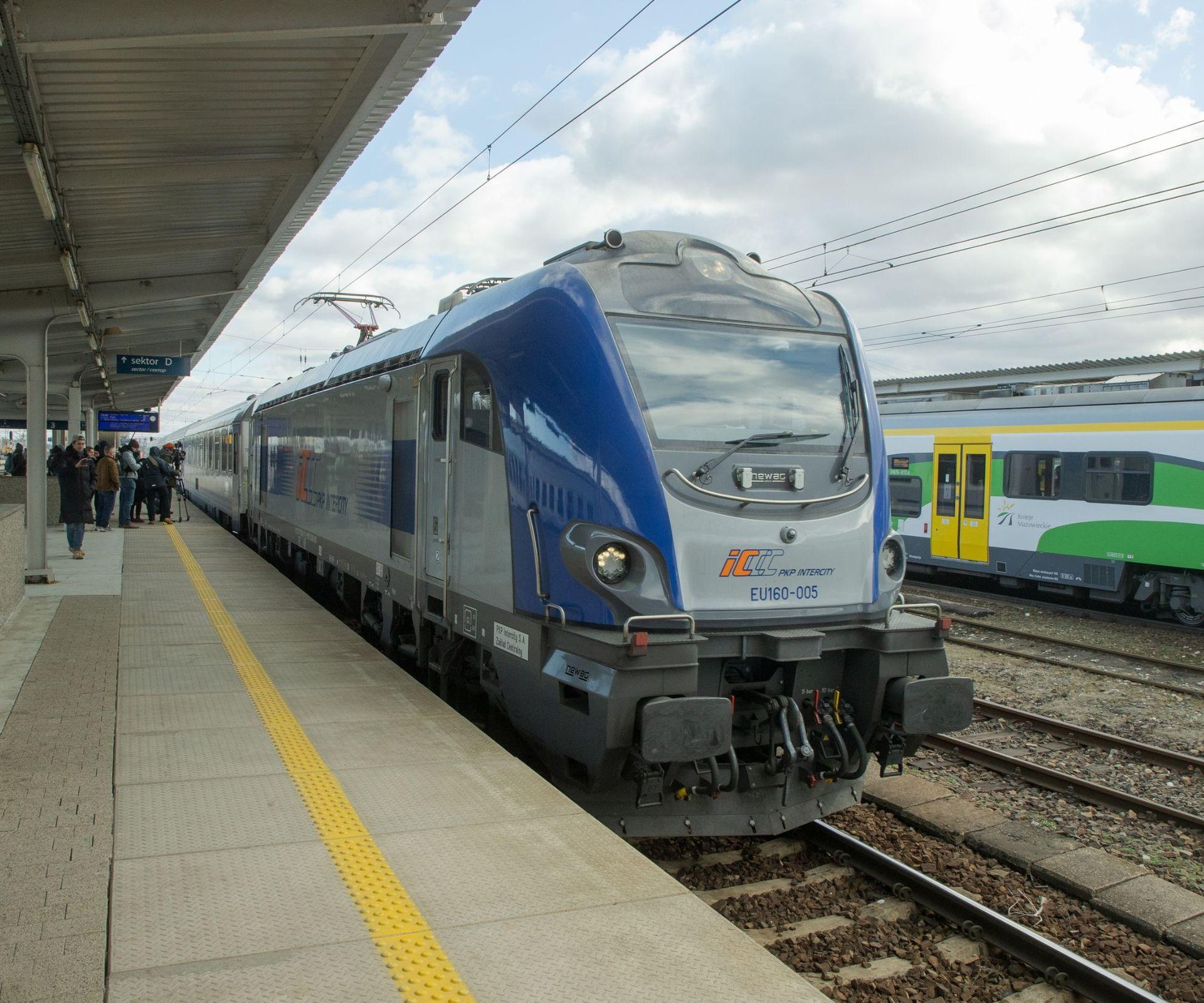 Pociągiem PKP Intercity za złotówkę. Kto może kupić bilet w promocyjnej ...