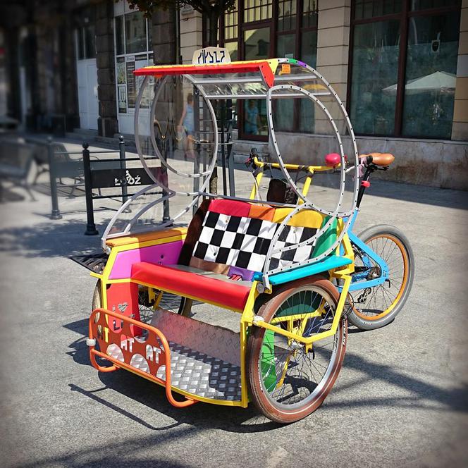 Kolorowa riksza na Piotrkowskiej - Łódź, Super Express