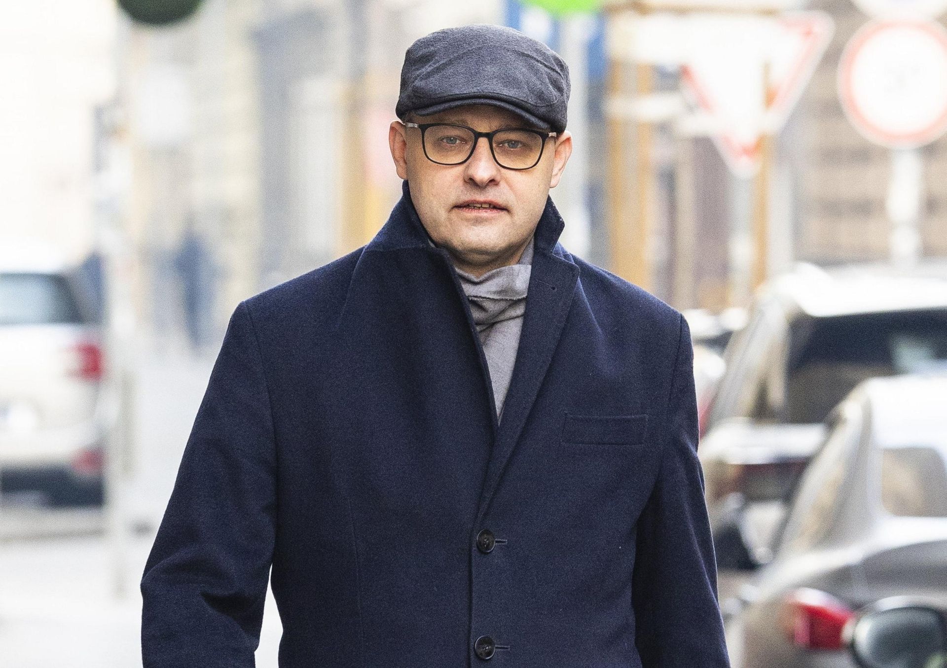 Romanowski stara się wypełniać mandat posła. Cztery pytania do Tuska ...