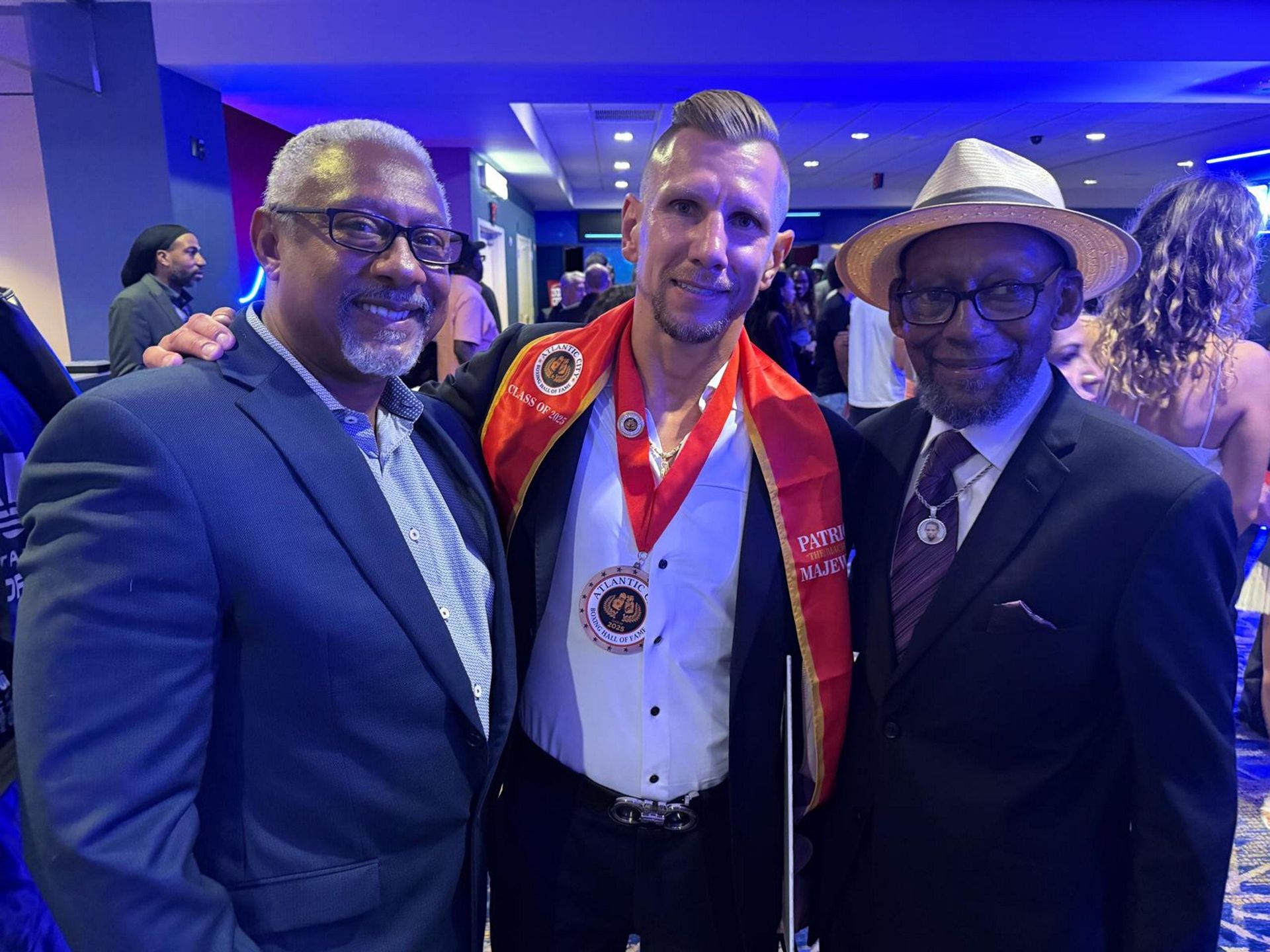 Patrick „The Machine” Majewski w alei bokserskich sław. Polski bokser uhonorowany w Atlantic ...