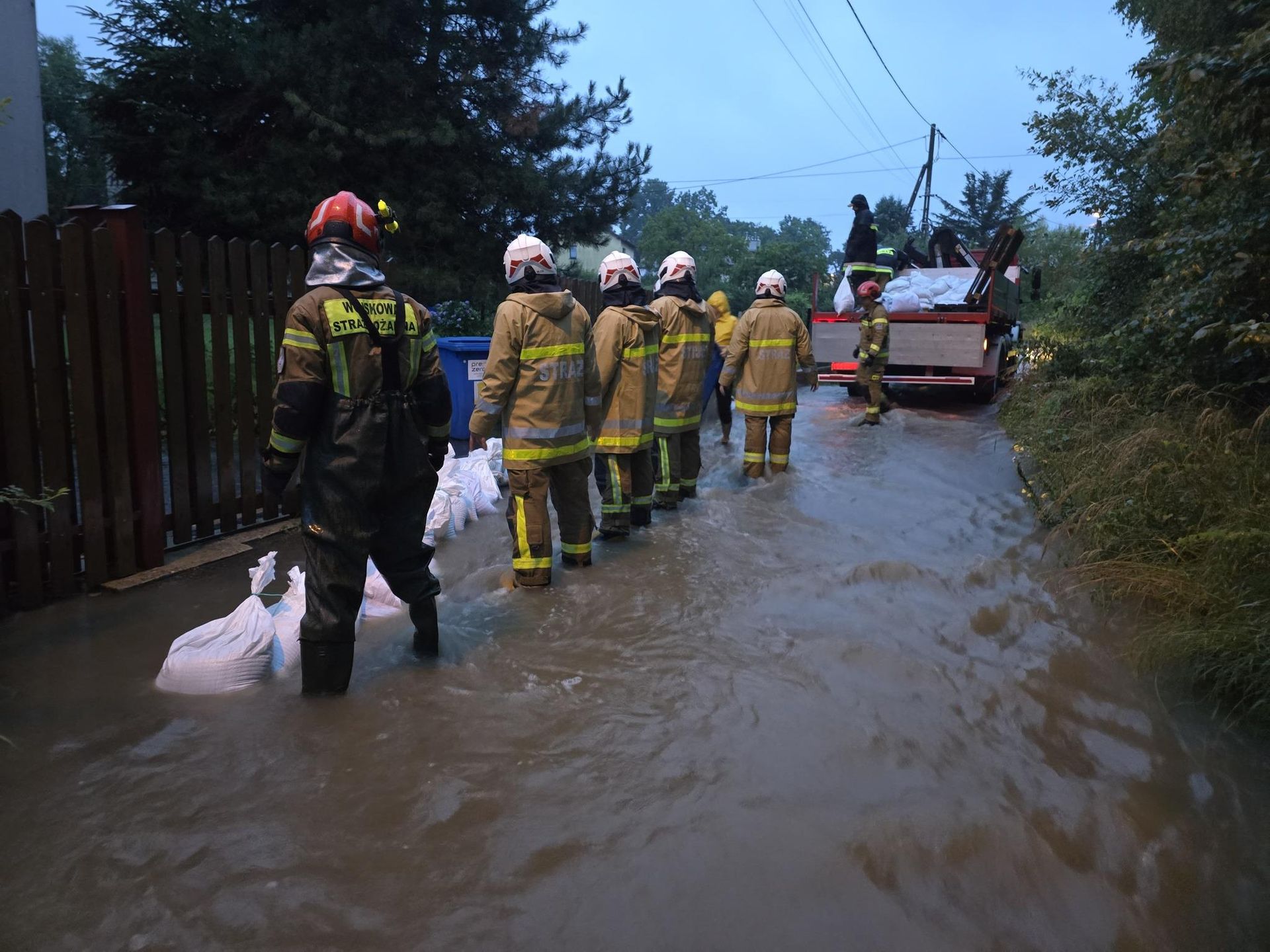 Niż genueński nad Polską. Gwałtowne wezbrania rzek w regionie. Ogłoszono pogotowia ...