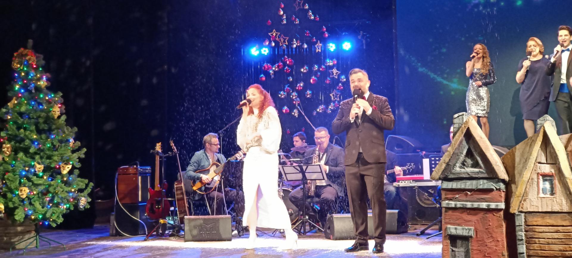 Aktorzy teatralni zaśpiewają na święta. Wigilijny koncert Teatru ...