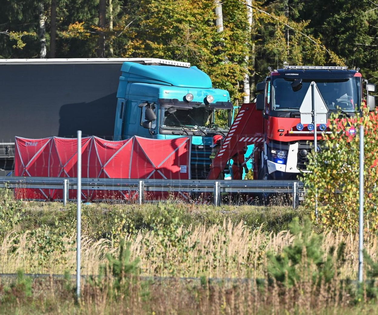 Tragedia pod Goleniowem. Ciężarówka zmiażdżyła „elkę” na starej drodze ...