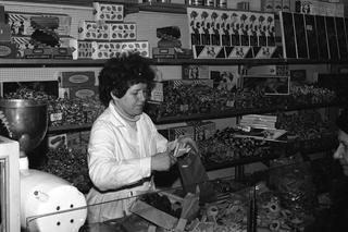 QUIZ PRL. Pamiętasz zakupy i handel w PRL-u? Za komplet kawa i ...