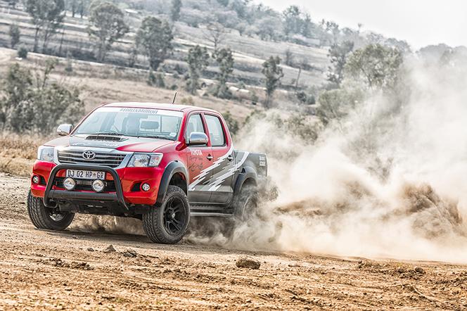 Toyota Hilux Racing Experience V8: idealna na afrykańskie bezdroża ...