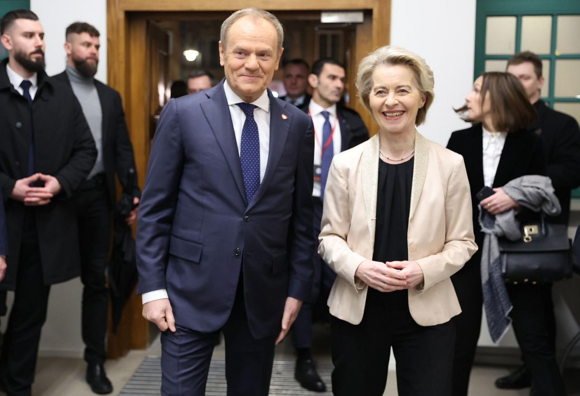 Von der Leyen z ponowną wizytą w Polsce. Przywitał ją Donald Tusk - Super Express - wiadomości ...