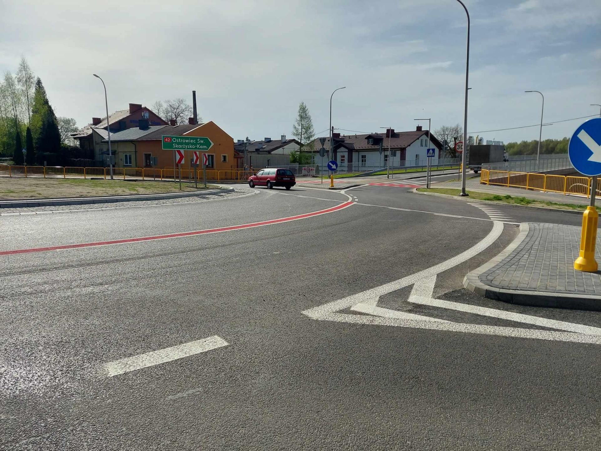 Pierwsze rondo turbinowe w Starachowicach. Na nowym wiadukcie nie ma już ograniczeń ...