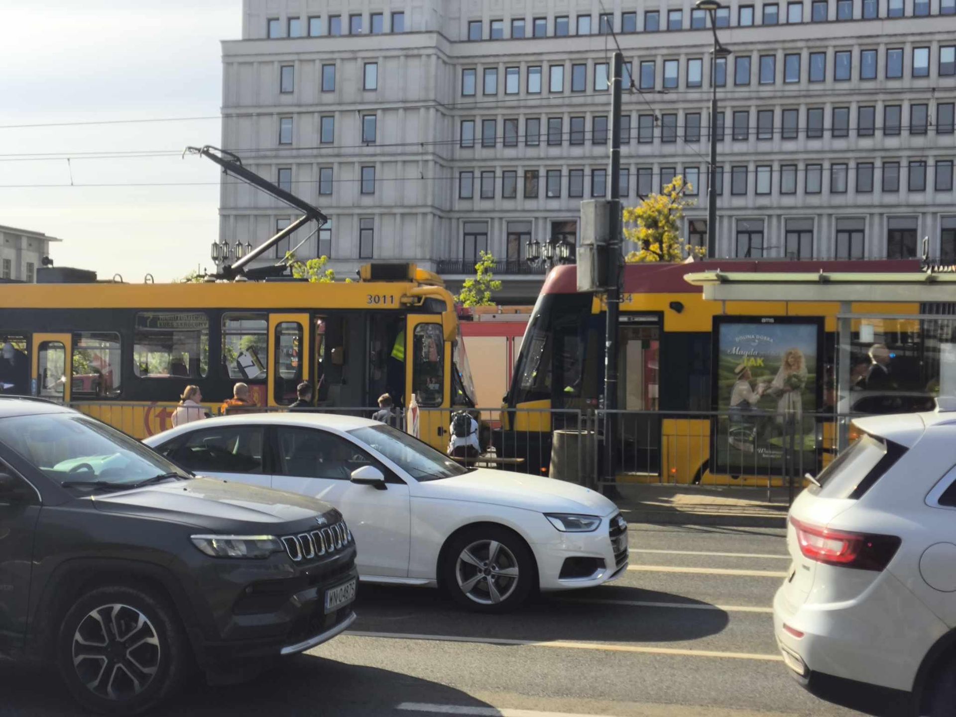 Zderzenie dwóch tramwajów w centrum Warszawy. 18 osób rannych - Warszawa Radio ESKA