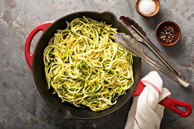 Gwiazdy Hollywood nie mogą się jej oprzeć. Sałatka zoodles, która ... Gwiazdy Hollywood nie mogą się jej oprzeć. Sałatka zoodles, która ...