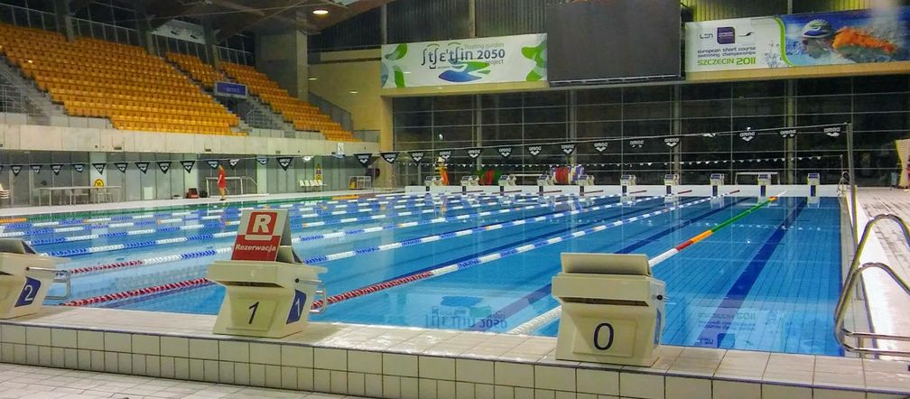 Największa pływalnia w Szczecinie zamknięta. Boją się o elewację ...