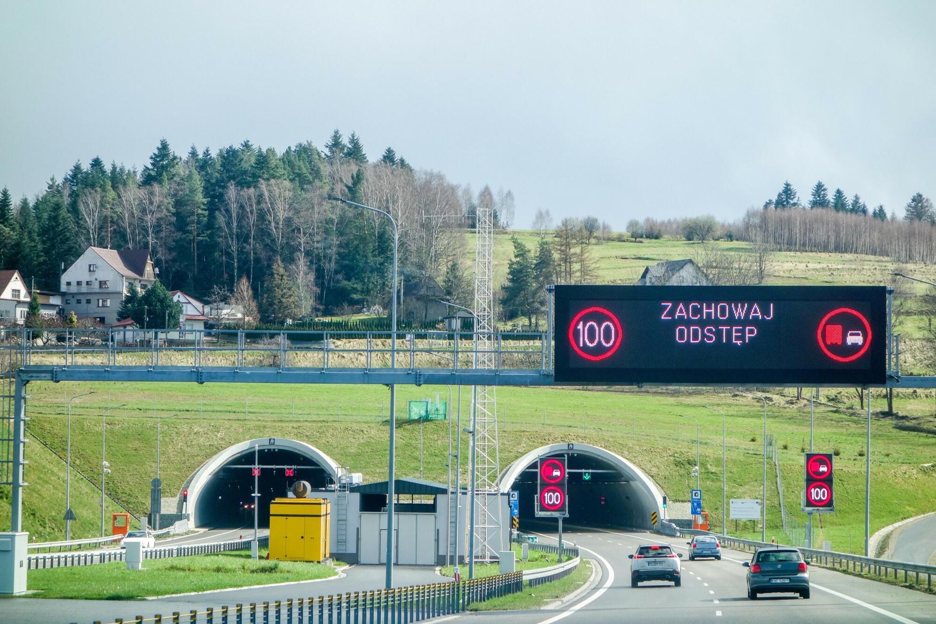 Zamknięty tunel na zakopiance. Objazdy dla kierowców - Kraków Radio ESKA