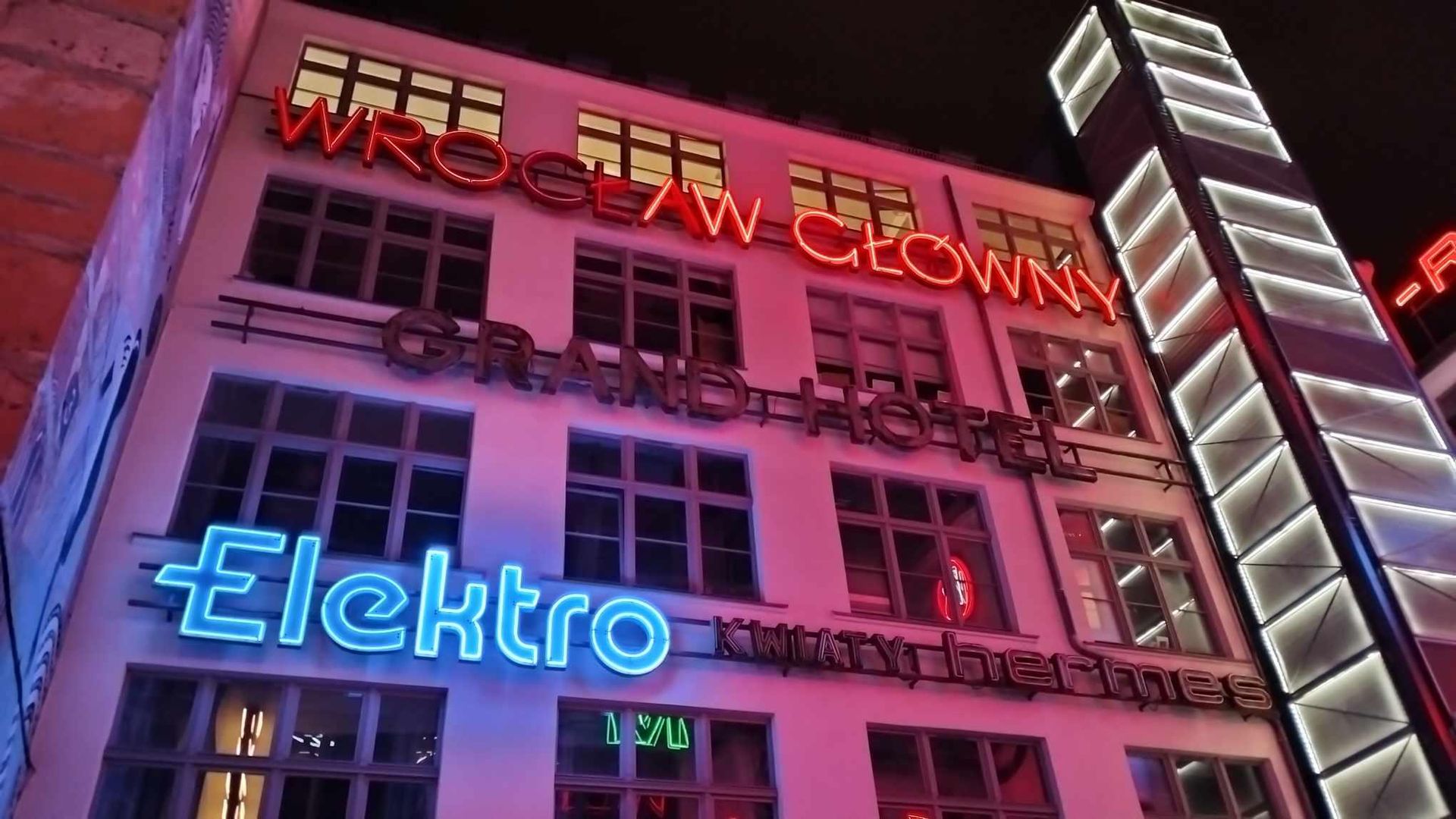Wrocław: słynne neony znikają z Ruskiej - Architektura-Murator