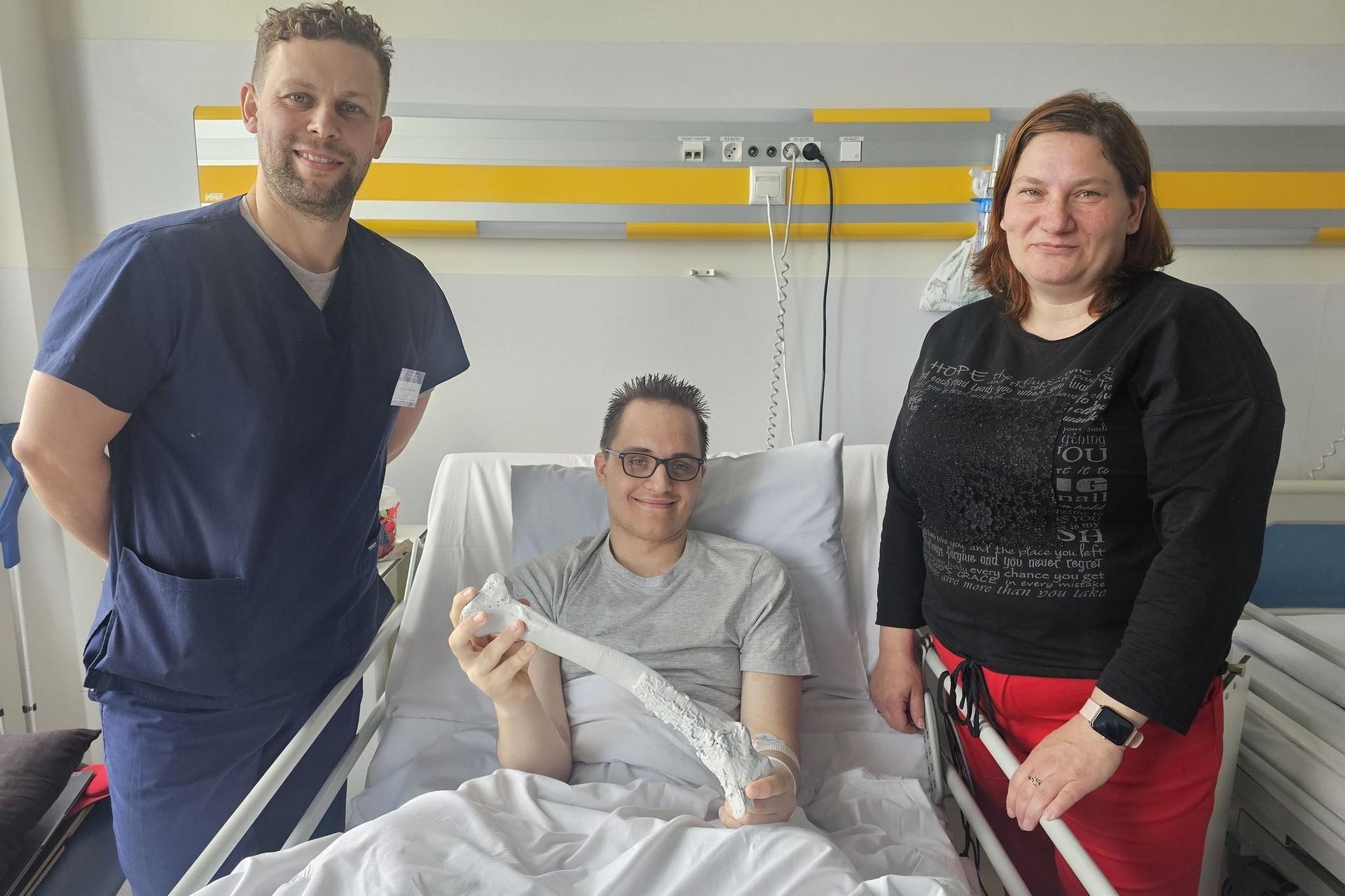 17-letniemu Kamilowi groziła amputacja nogi. Lekarze "wydrukowali" mu ...