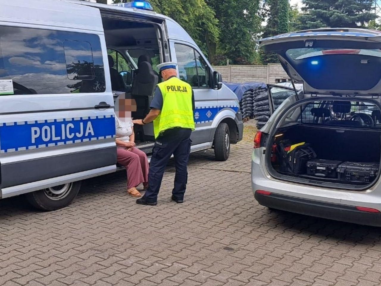 Zbrosławice. Podczas parkowania kieruąca uderzyła w radiowóz. Była kompletnie pijana - Śląskie ...