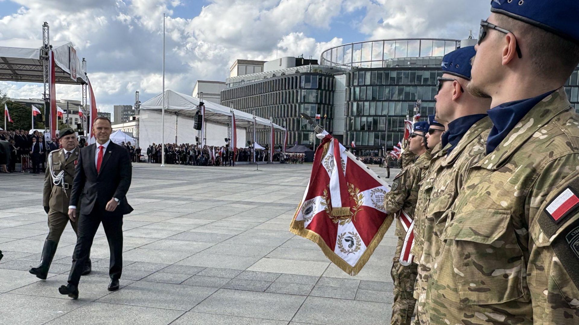 Karol Nawrocki oficjalnie zwierzchnikiem Sił Zbrojnych RP. Kosiniak-Kamysz: "Bezpieczeństwo ...