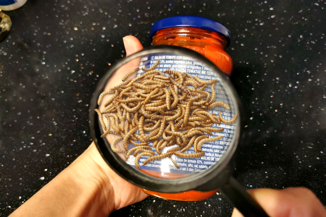 Robaki w jedzeniu. Zanim zjesz te produkty, przeczytaj etykietę na ...