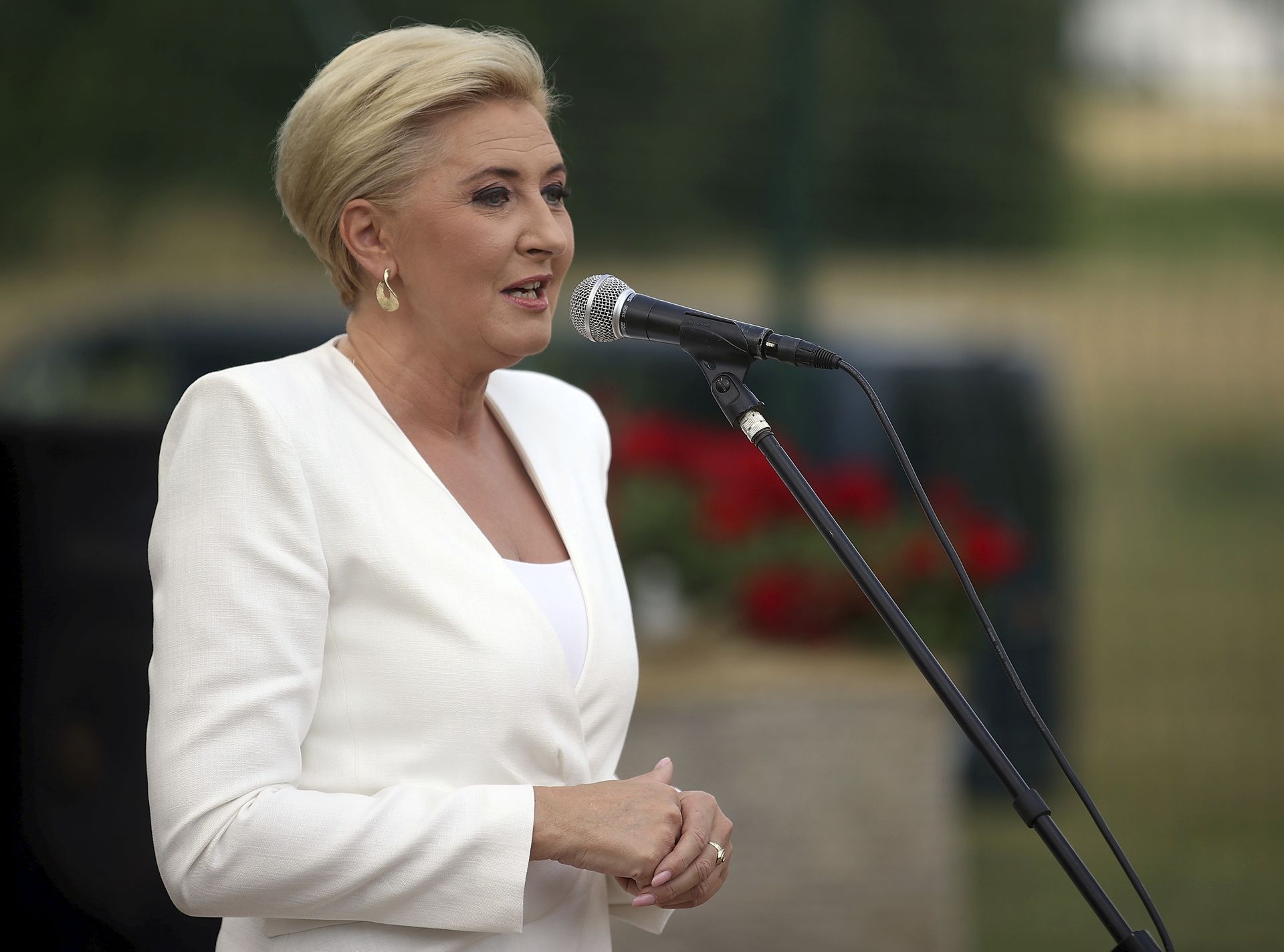 Pierwsze zdjęcie Agaty Dudy po ślubie córki! Na rękach trzyma maluszka ...