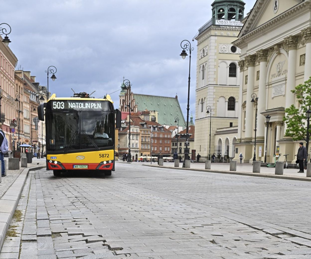 Warszawa sparaliżowana. Duże zmiany w ruchu, komunikacji miejskiej i parkowaniu - Warszawa ...