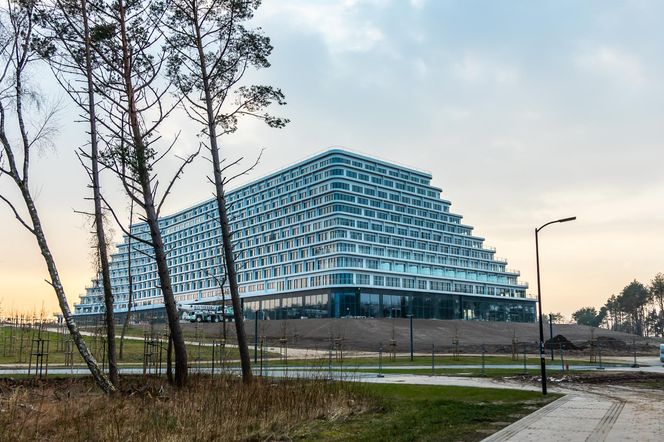 Gigant nad Bałtykiem budzi się do życia. Hotel Gołębiewski w Pobierowie ...