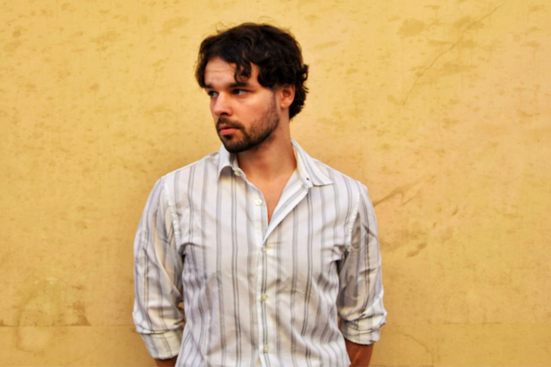 Adaś. - piosenka Dessous realnie pomaga! To coś więcej niż hit z ...