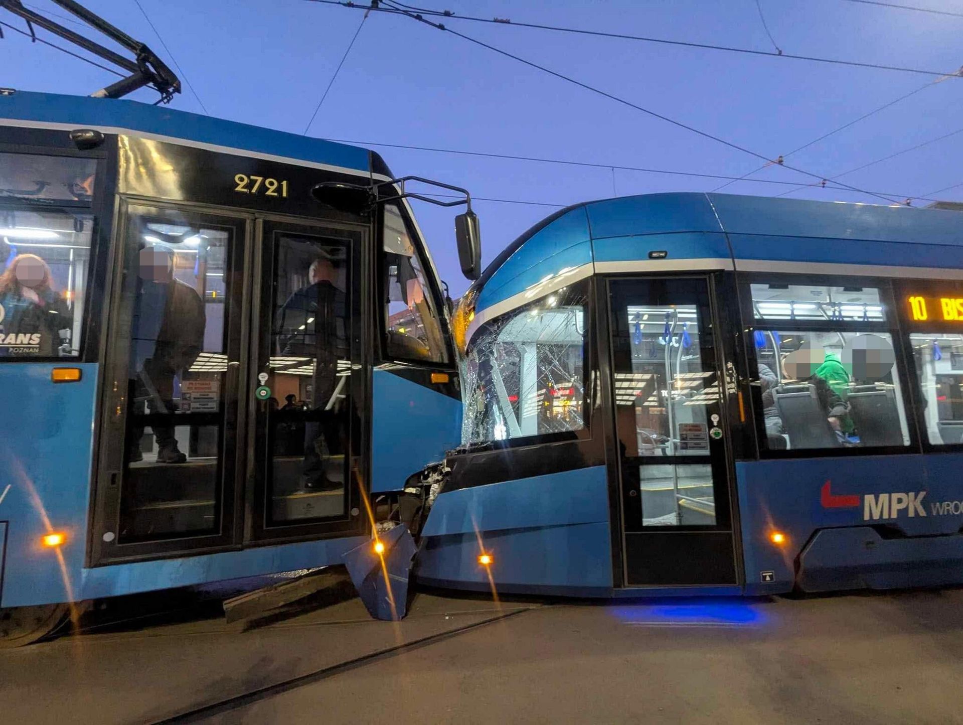 Motorniczy zasłabł i wjechał w tył tramwaju! Koszmarny wypadek we Wrocławiu [ZDJĘCIA] - Wrocław ...