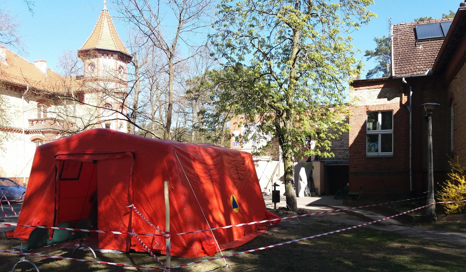 Obrzyce: Namiot wojskowy stanął w centrum szpitala - Gorzów, Super Express