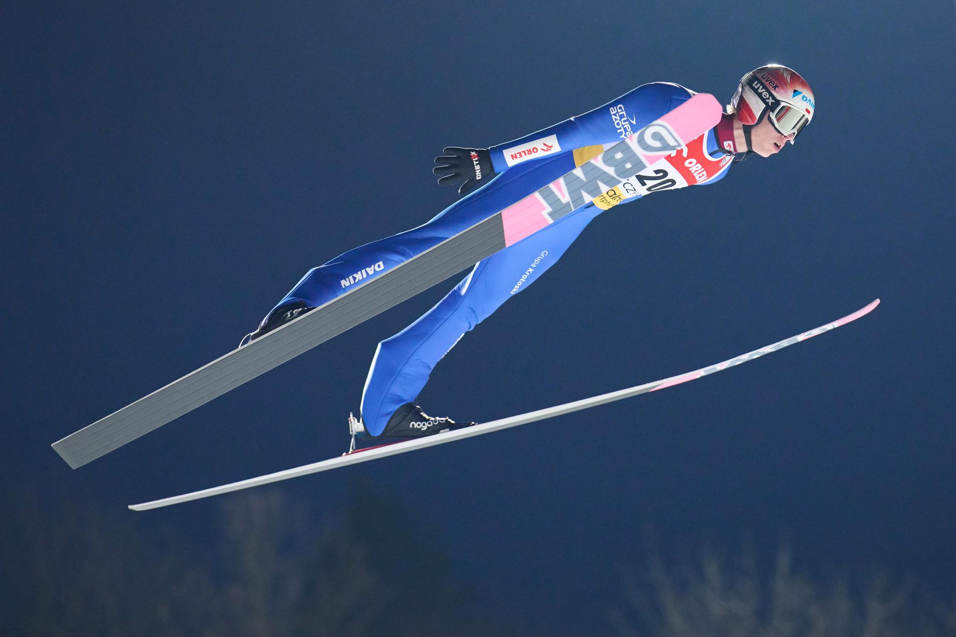 O której godzinie skoki dzisiaj? W sobotę 22.03.2025 konkurs PŚ w Lahti ...