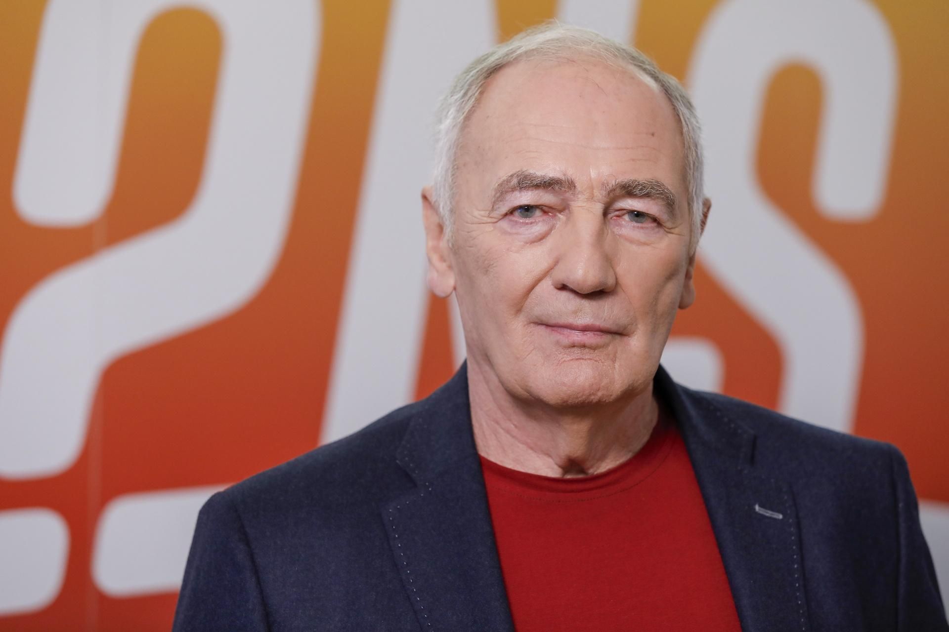 Tak zmieniał się Karol Strasburger. Dziś suchary, w młodości ciacho ...