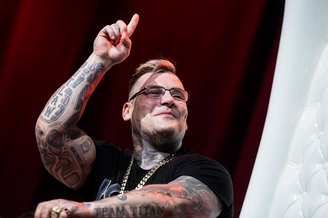 Popek Monster? Już nie – zobacz jak bawi się z dziećmi! - ESKA.pl