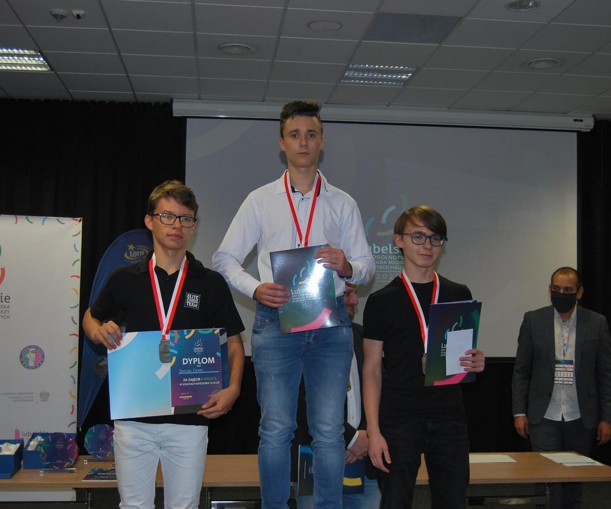 Jan Klimkowski - nowym wicemistrzem w szachac w kategorii do lat 16 - ESKA2