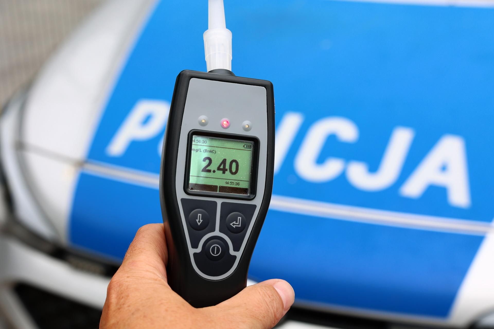 Wąsosz. Kompletnie pijany policjant jechał radiowozem. Ledwo trzymał się na nogach - Wrocław ...