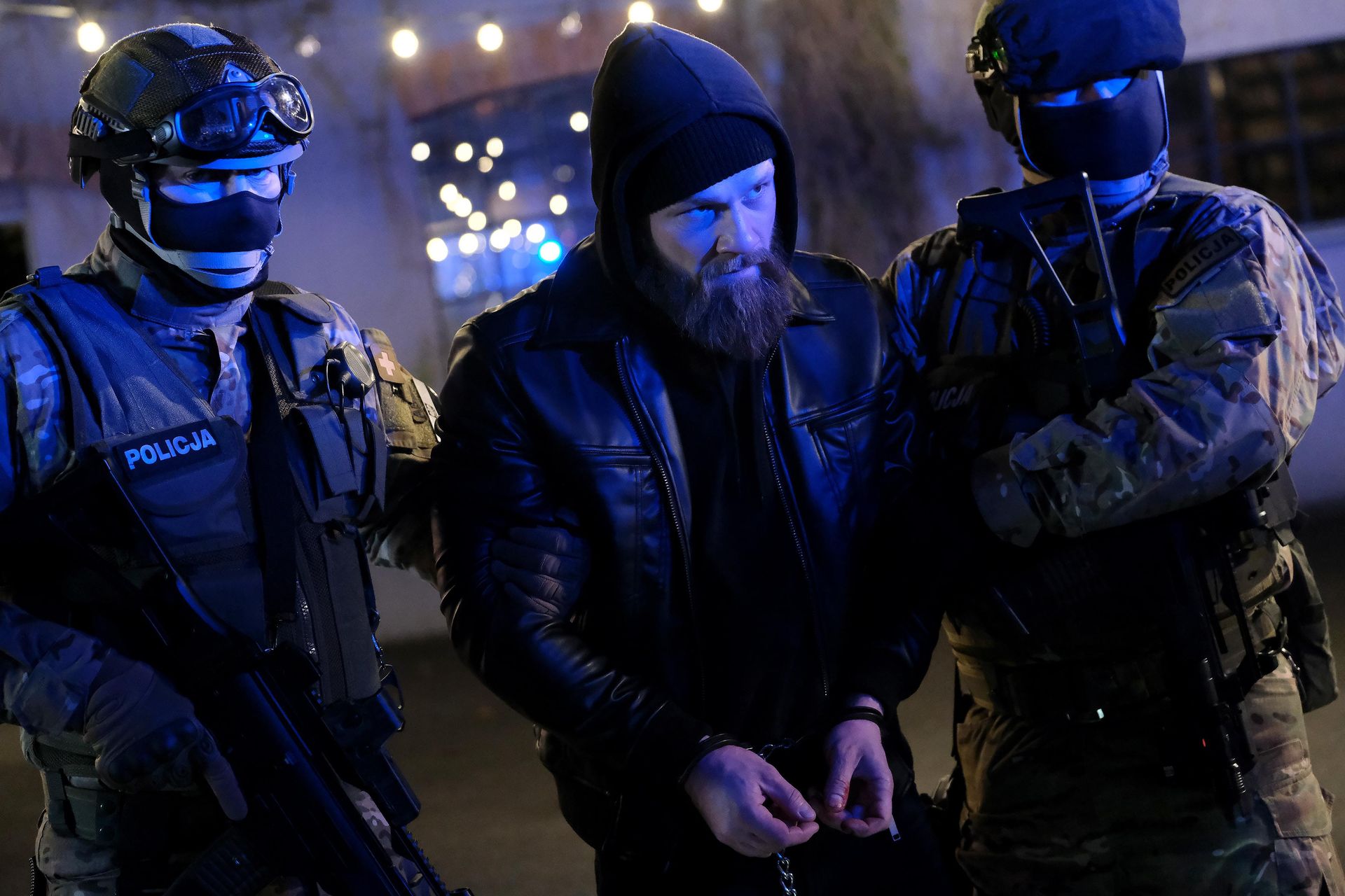 M jak miłość, odcinek 1802: Gangster Robert aresztowany! Marcin i Jakub oddadzą kochanka Ani w ...