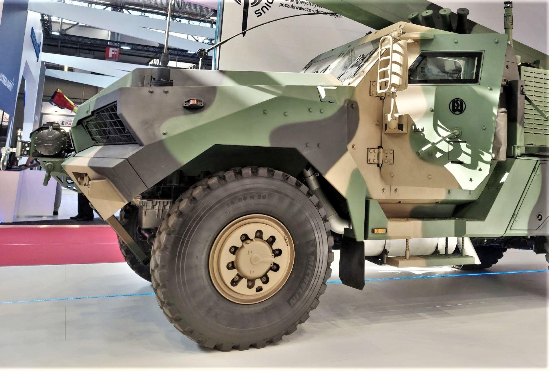 Pojazd opancerzony Waran 4x4 z HSW. Cicha gwiazda kieleckich targów ...