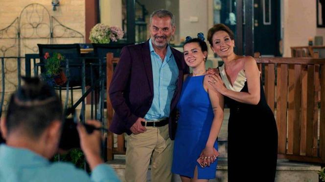 Miłość i nadzieja, odcinek 8 - STRESZCZENIE. Feraye daje Bulentowi ultimatum, które on odrzuca ...