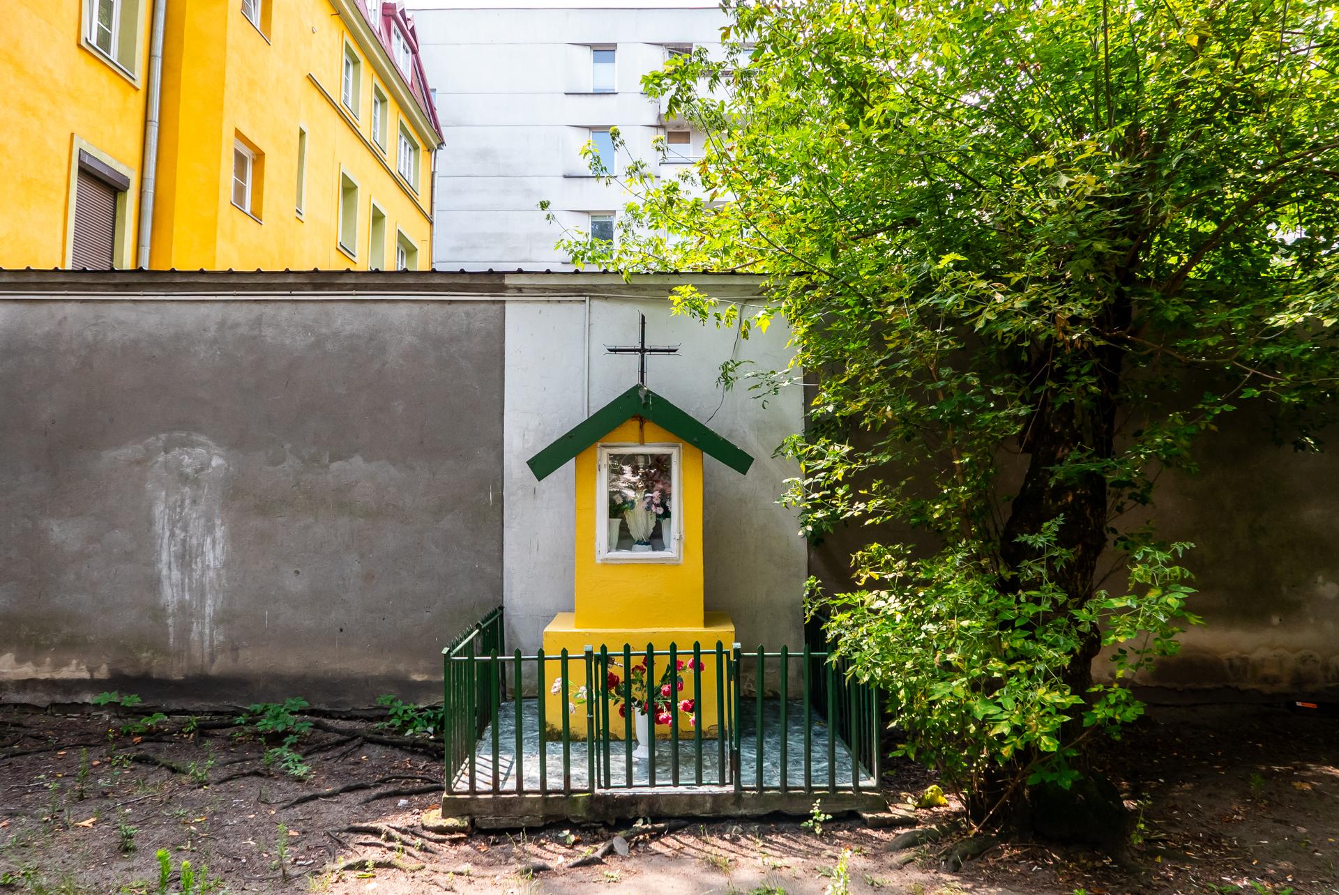 Praskie podwórka skrywają niezwykłe tajemnice. Wśród nich dziesiątki ...