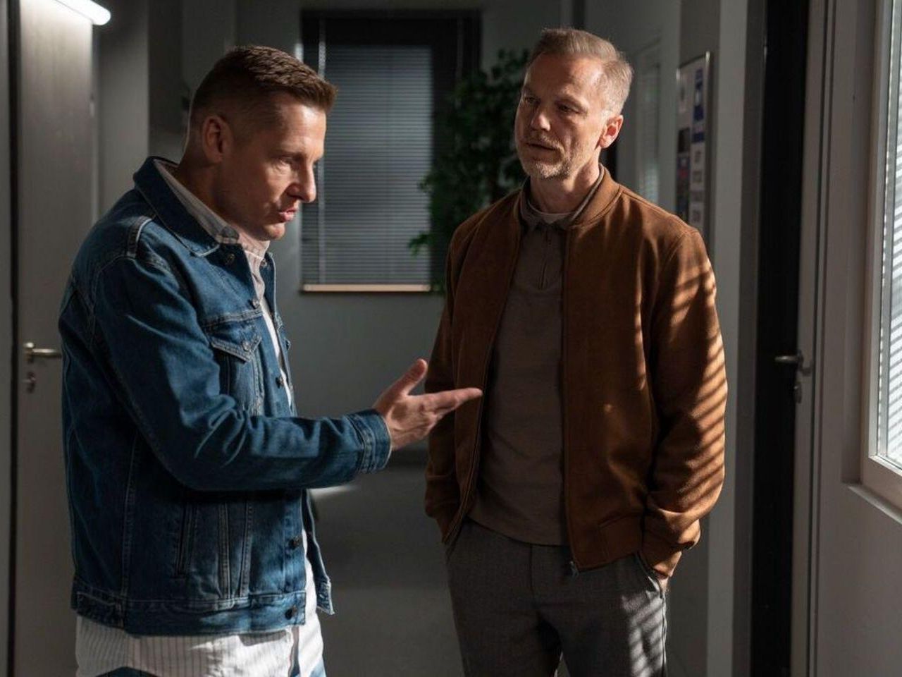 M jak miłość, odcinek 1881: Budzyński prawnikiem Pawła. Dominik Walat ...