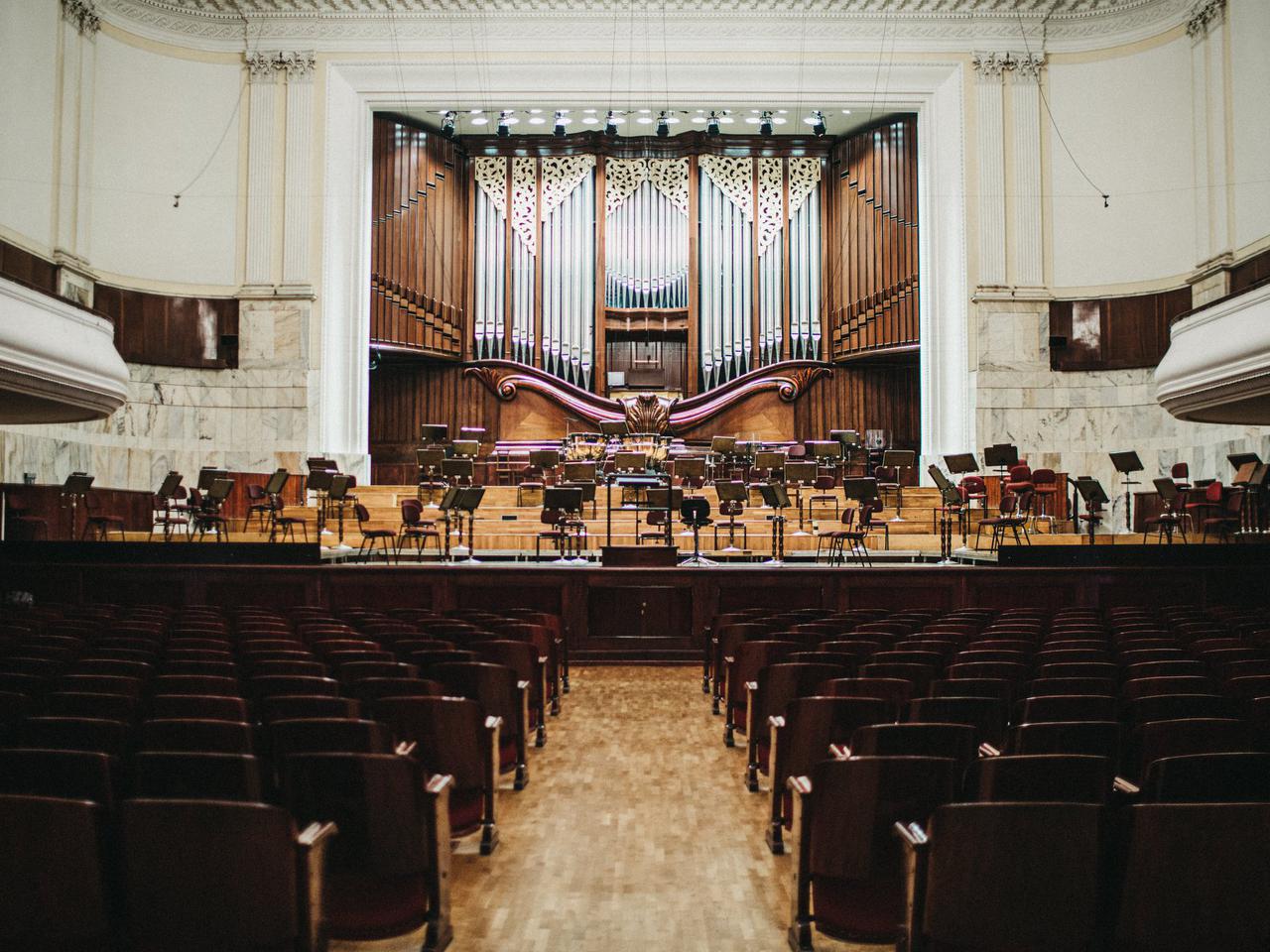 Muzyk zarażony koronawirusem? Filharmonia Narodowa odwołuje wszystkie ...