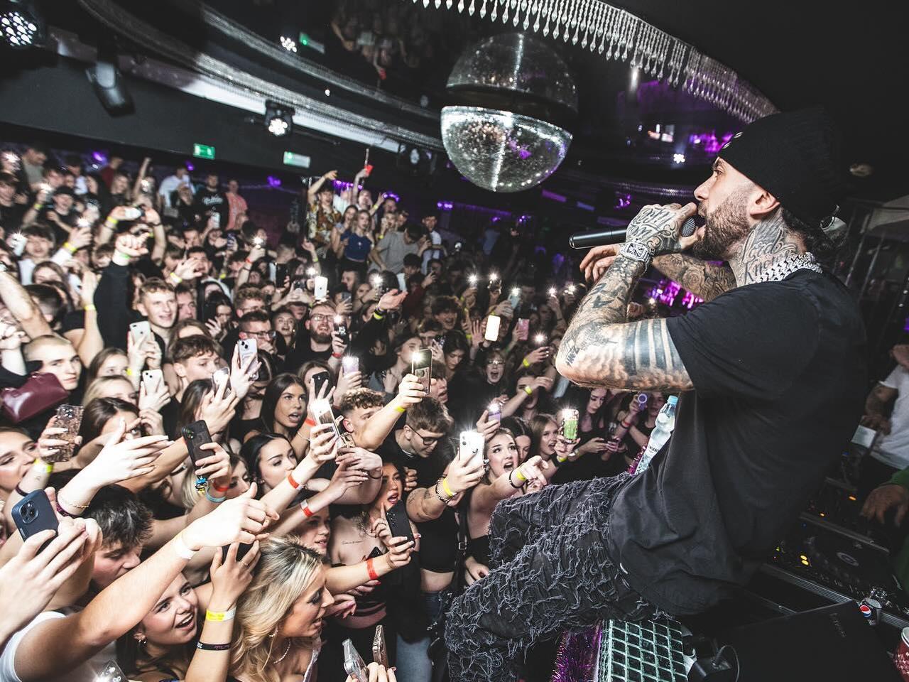 Świetny koncert Malika Montany w Kielcach. UltraViolet zaprasza na Złotego Sylwestra. Galeria ...